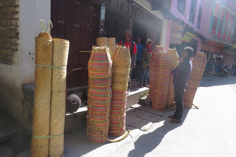 प्लास्टिकका सामग्रीले : मान्द्रो बनाउने पेसा सङ्कटमा - State Nepal News